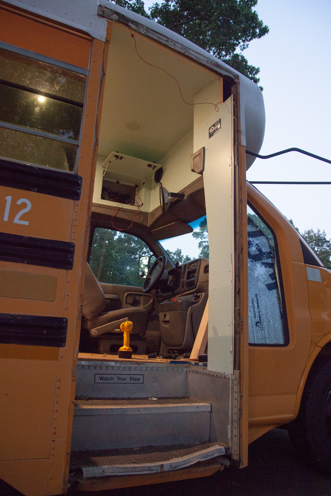 Our Bus Has a House Door! – OKIENOMADS